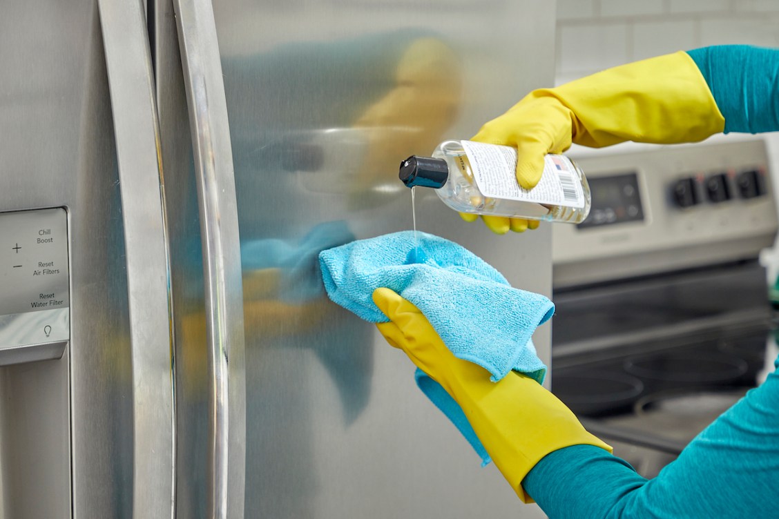 DIY Stainless Steel Cleaner Recipe + Cleaning Tips