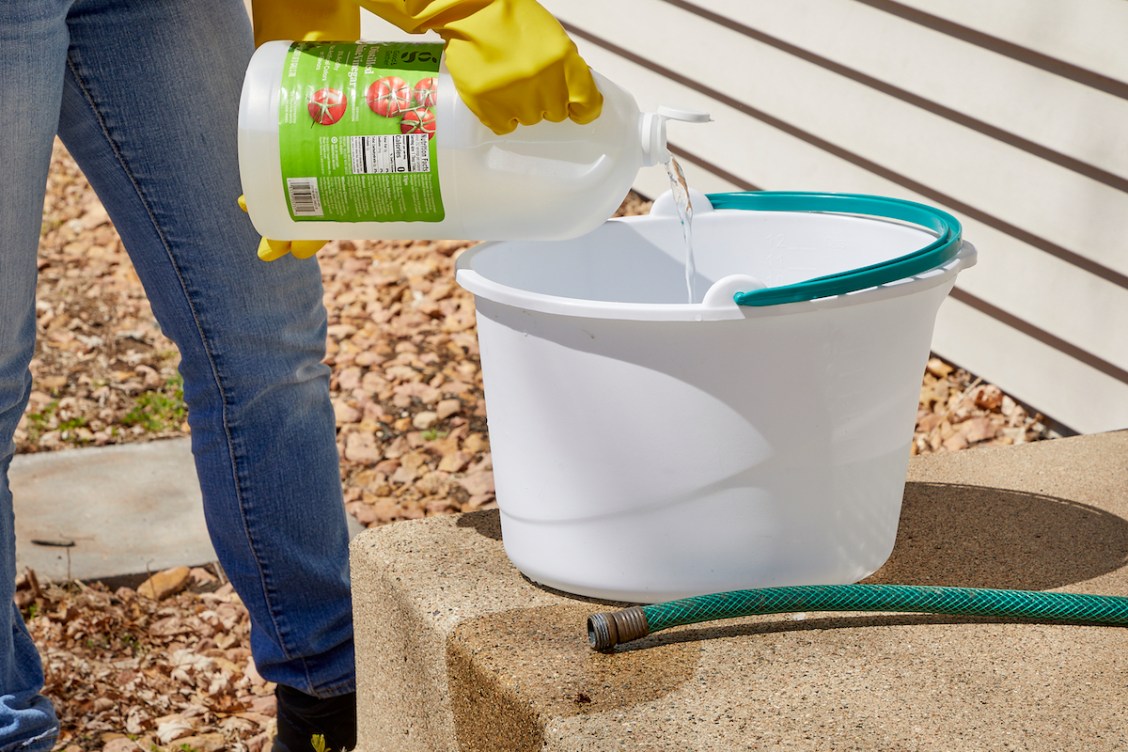 How to Clean Vinyl Siding: Step-by-Step Instructions With Photos
