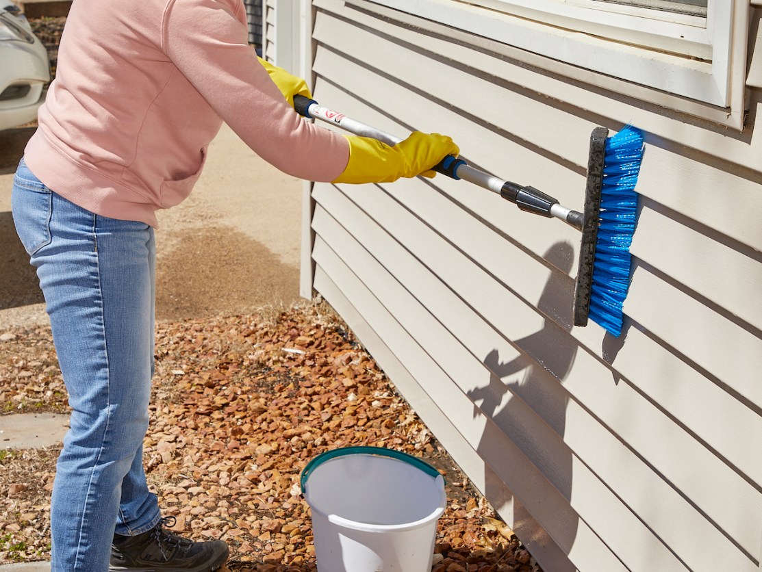 How to Clean Vinyl Siding: Step-by-Step Instructions With Photos
