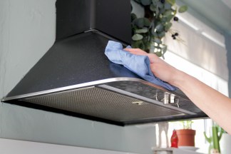 How to Clean a Range Hood Filter the Right Way