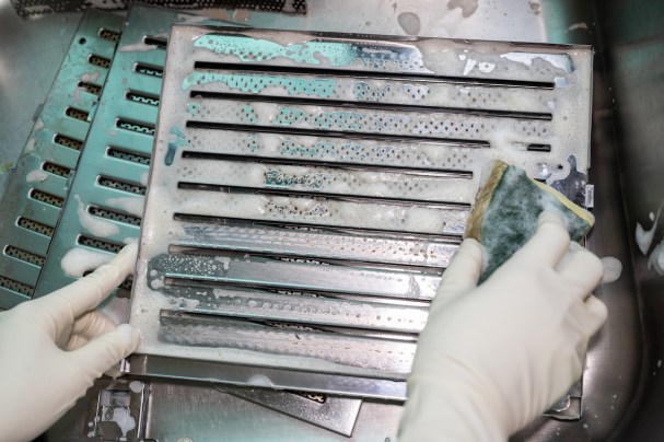 How to Clean a Range Hood Filter the Right Way
