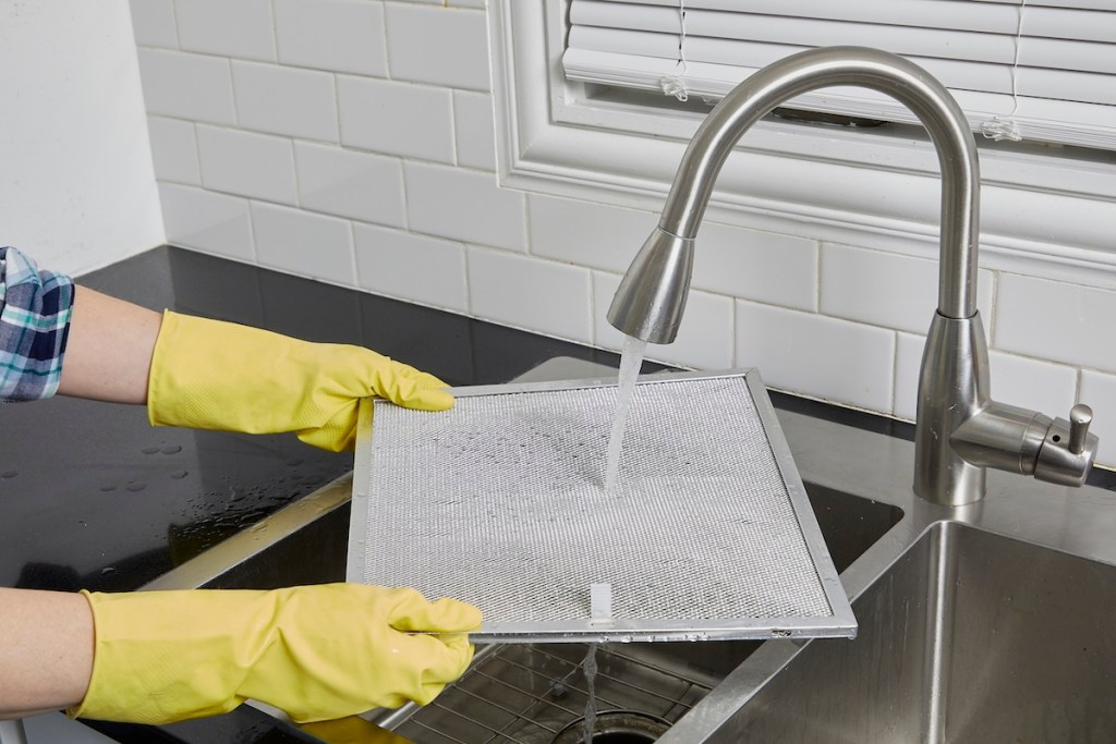 How to Clean a Range Hood Filter the Right Way