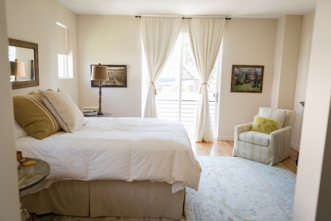 10 Refreshing Bedroom Layout Ideas to Make the Most of Your Sleep Space