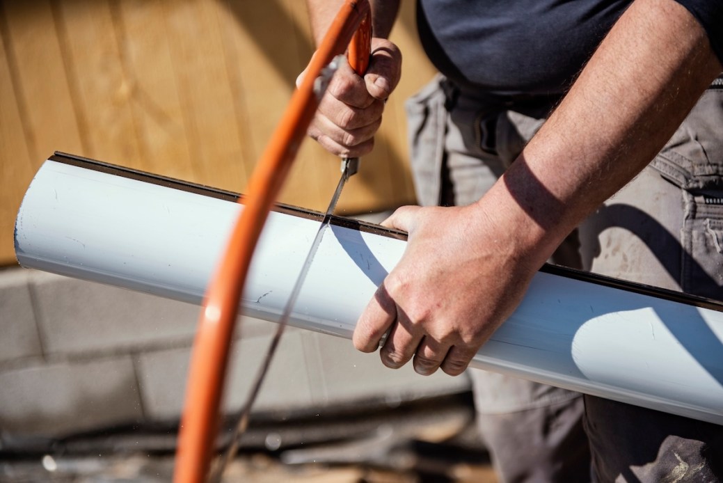 How to Install Gutters Yourself
