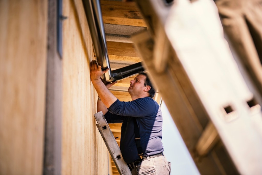 How to Install Gutters Yourself