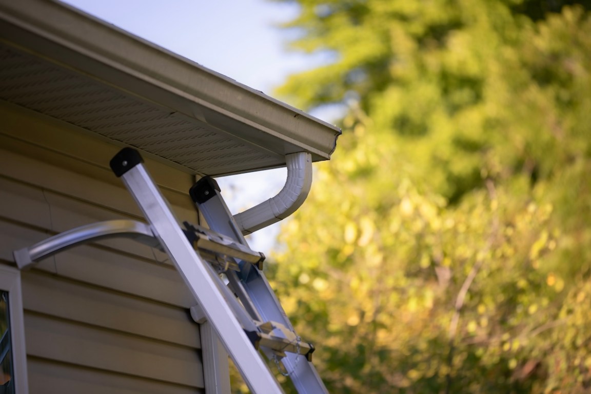 How to Install Gutters Yourself