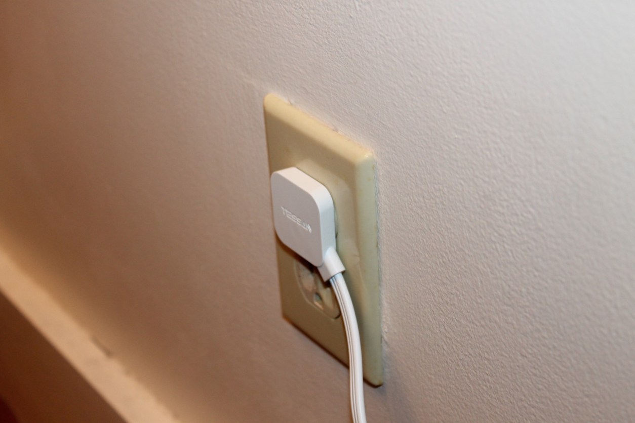 Tessan Flat Plug Power Strip Review: A Smart Fix for Tight Spaces